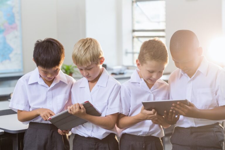 Victorian schools to introduce new screen time limits for primary ...